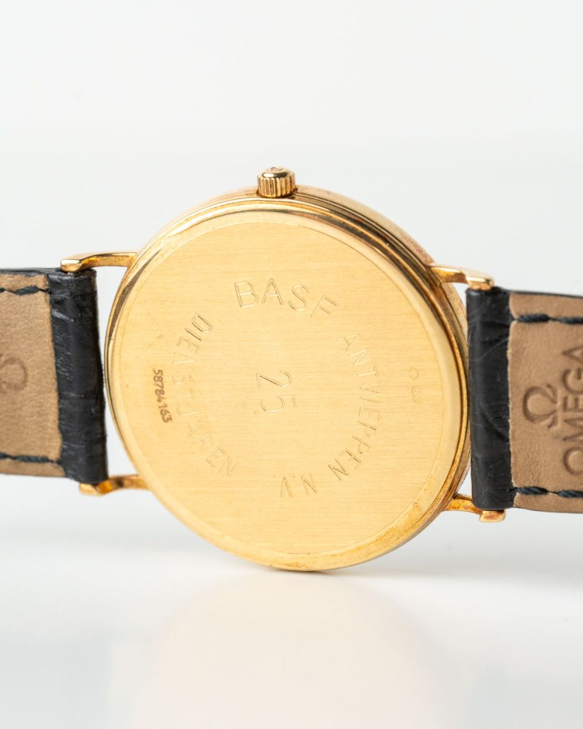 Vintage Omega dresswatch in 18k gold with Roman numerals full set 196. ...